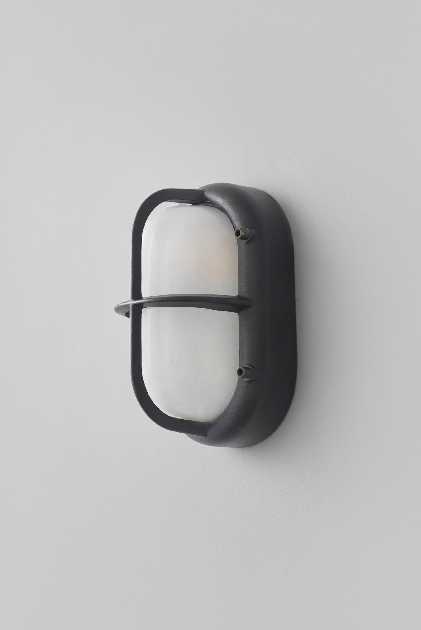 O.BTC | Small Exterior Bulkhead 8123 – ORIGINAL BTC